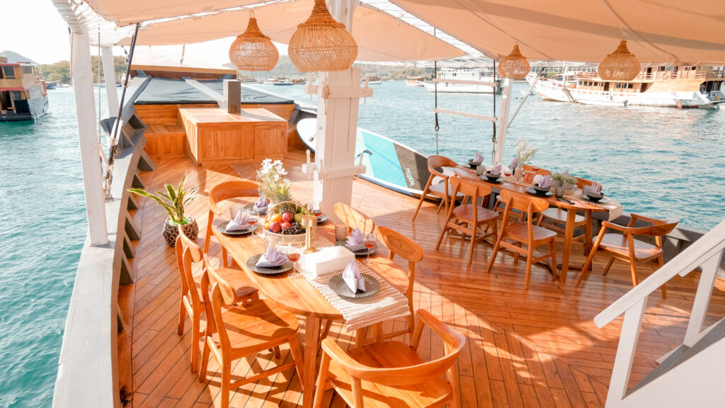 Luxury Liveaboard 3D2N Open Trip | Komodo National Park - Komodo Boat Tour